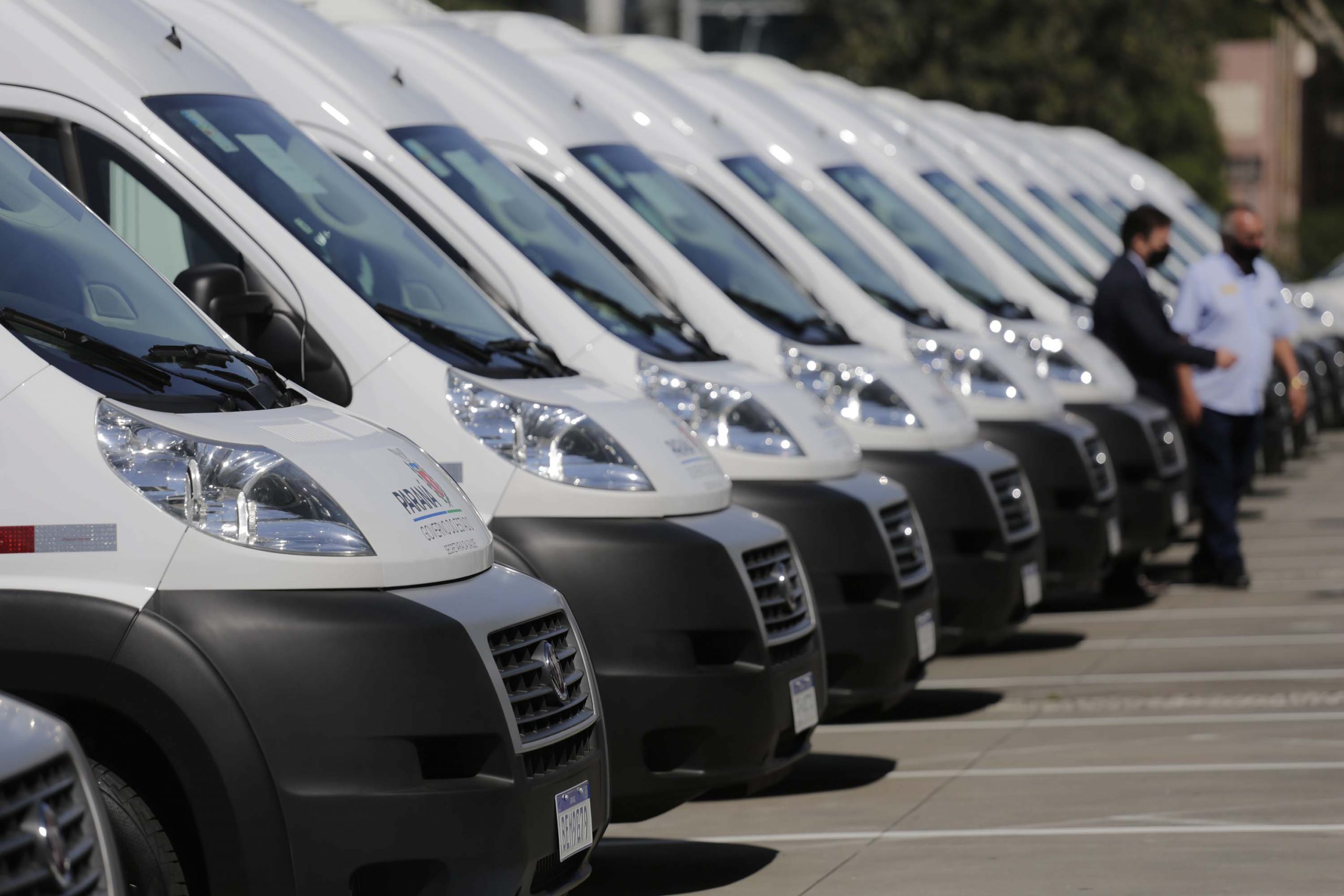 Governo entrega vans para transporte de pacientes em cinco municípios ...