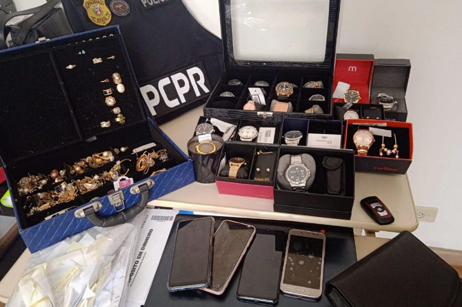 Polícia Civil prende três pessoas que aplicavam golpes em aposentados ... Polícia Civil prende três pessoas que aplicavam golpes em aposentados ...
